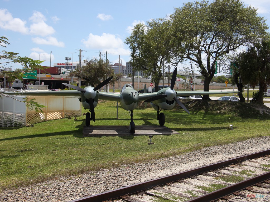 Lockheed P-38 Lightning Replica | Estrella Warbird Museum